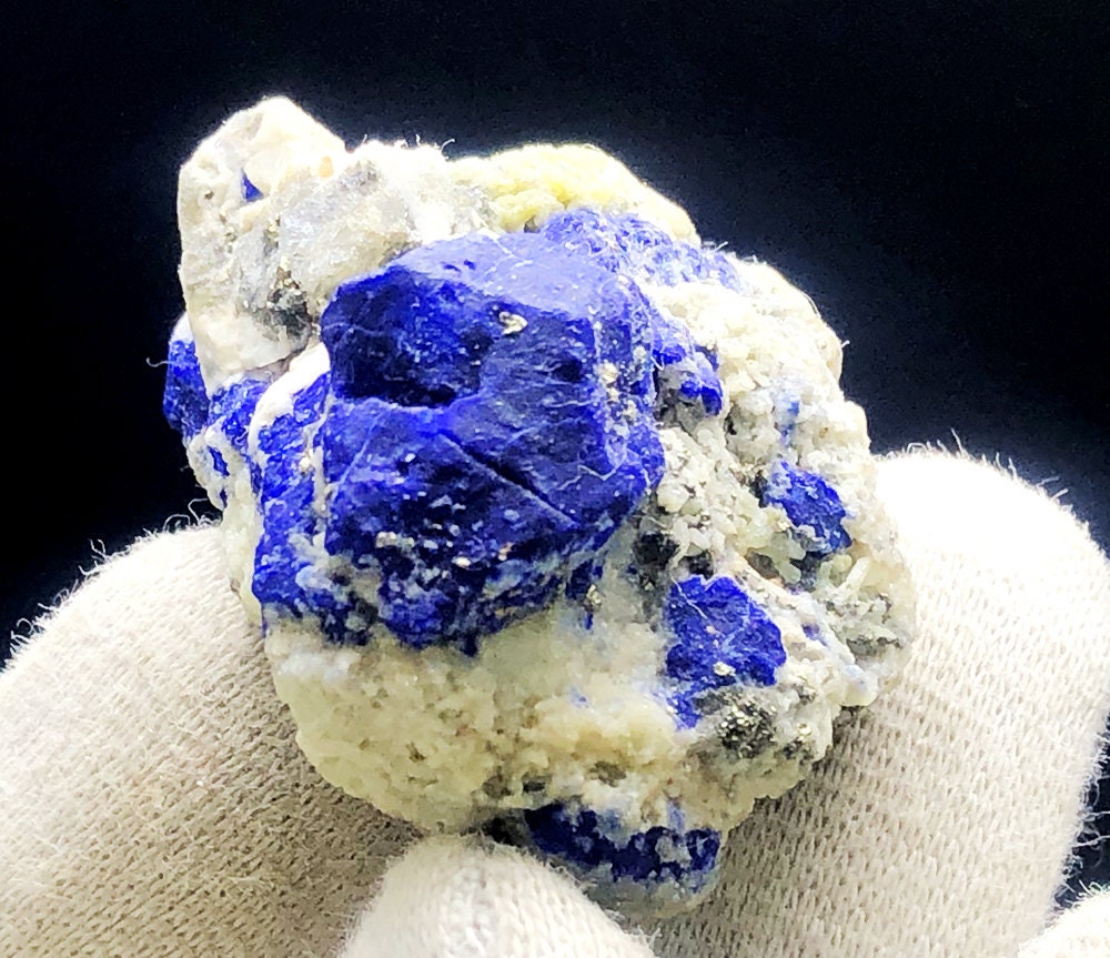Deep Blue Lazurite Specimen, Lazurite Minerals , Lazurite Crystal ...