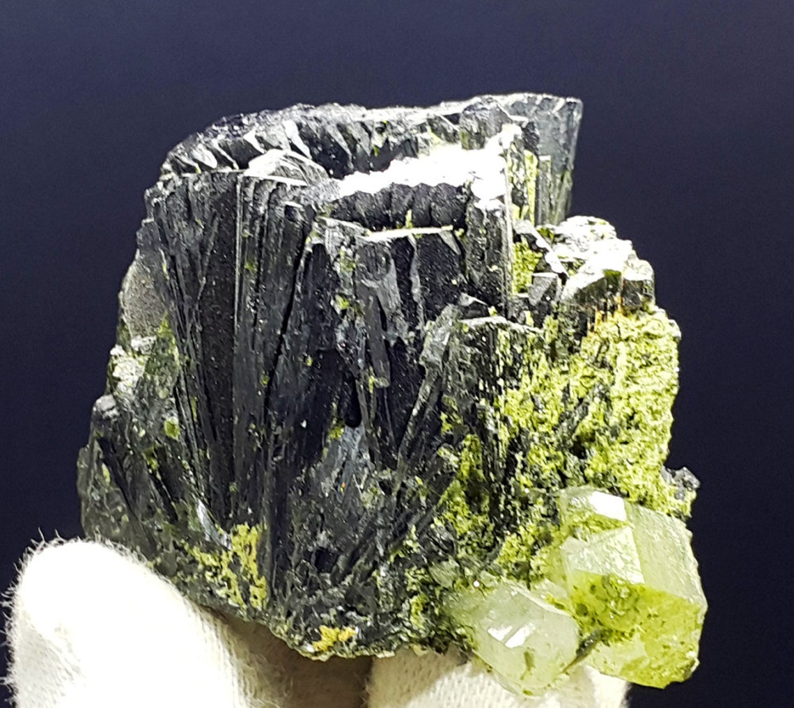 Epidote With Quartz Specimen , Epidote Crystals Cluster, Green Epidote ...