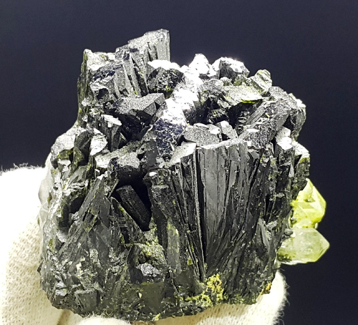Epidote With Quartz Specimen , Epidote Crystals Cluster, Green Epidote ...