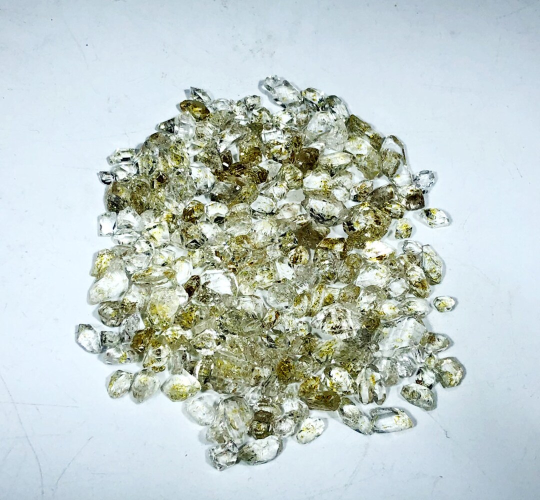 Petroleum Diamond Quartz Specimen, Fluorescent Petroleum Quartz on ...