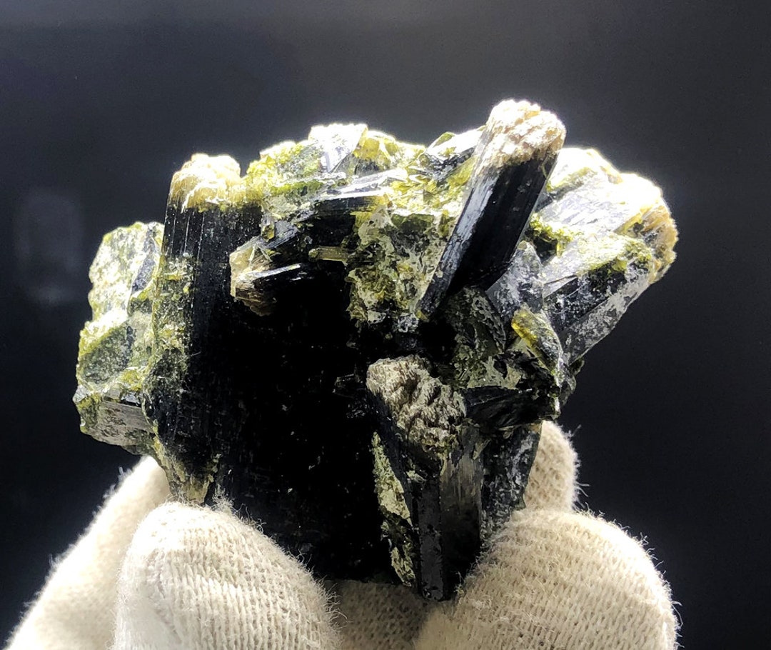 Epidote Crystals , Epidote Specimen , Green Epidote, Epidote Mineral ...