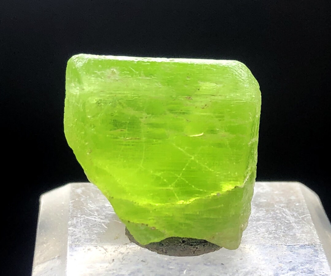 Peridot Crystal ,peridot Specimen,peridot Mineral , Terminated Damage ...