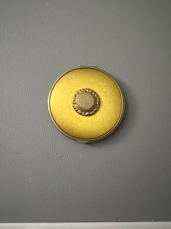 Vintage Brass Compact - 1940s Art Nouveau Vanity - An… - Gem