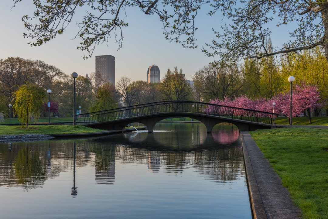 Sunrise at Allegheny Commons Park on the North Side of Pittsburgh in ...