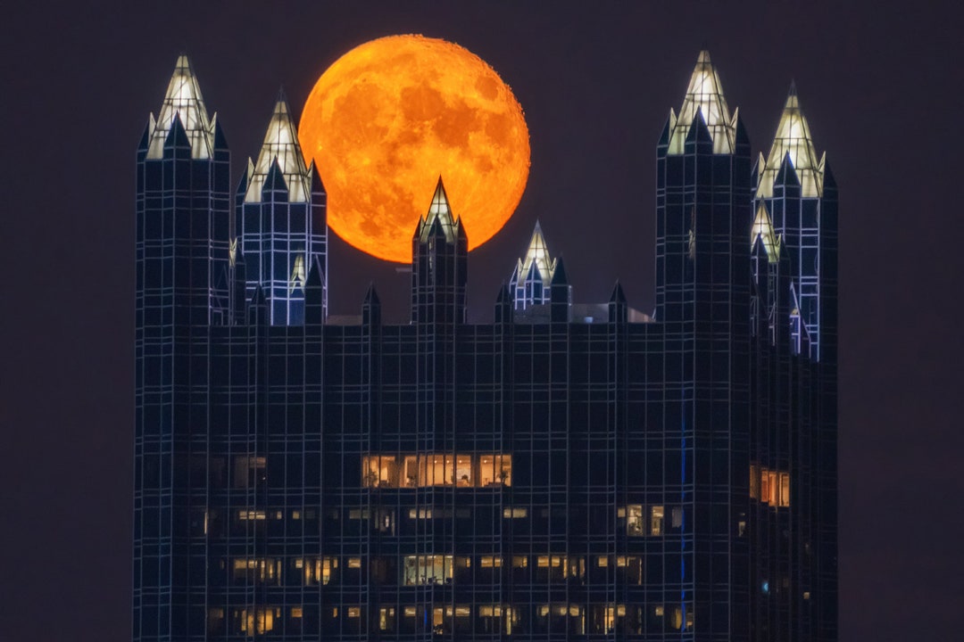 The Full Moon Over PPG Place in Pittsburgh - Pittsburgh Skyline ...