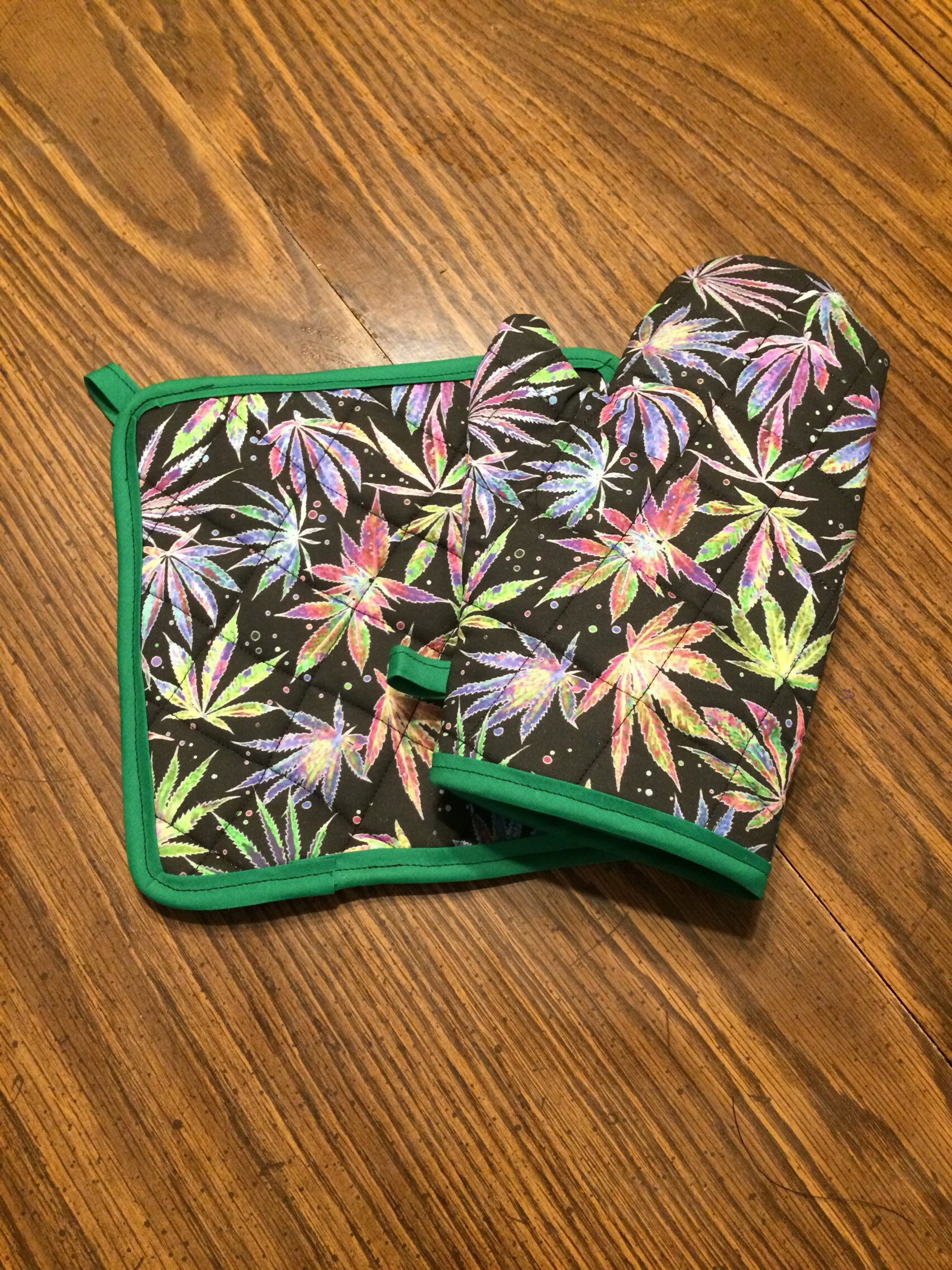 Multicolor weed insulated/quilted pot holder and oven mitt | Etsy