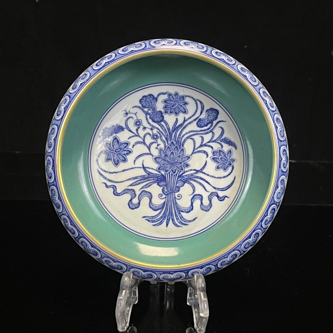 E7038 Chinese Gilt Edge Blue and White Porcelain Flower Design ...