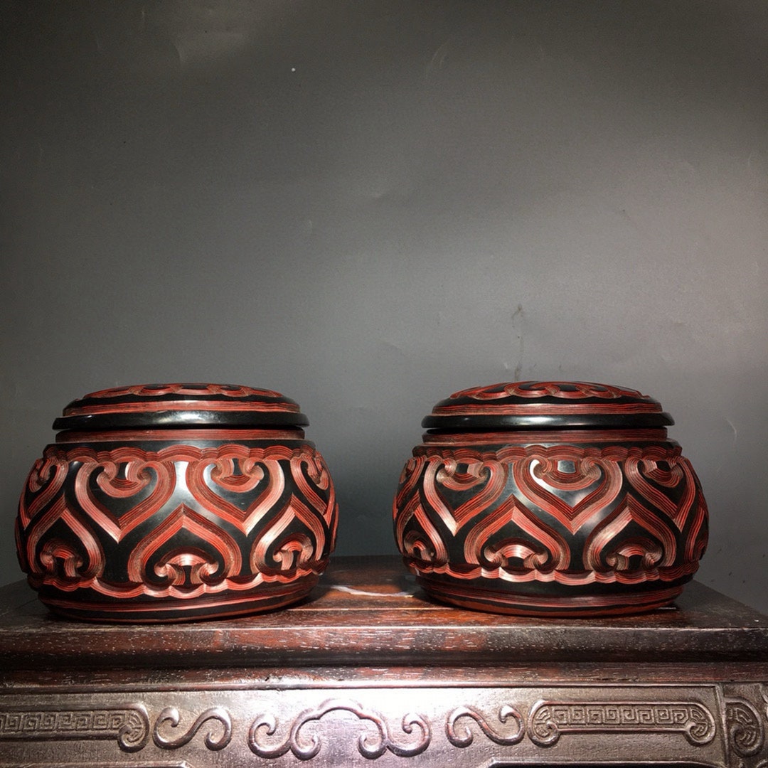 E8220 A Pair Chinese Red Lacquerware Low Relief Ruyi Design Weiqi Pots ...