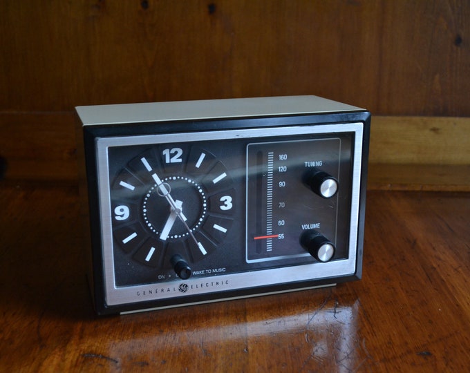 Vintage GE General Electric Dial Style Clock With AM Radio Model 7-4725 ...