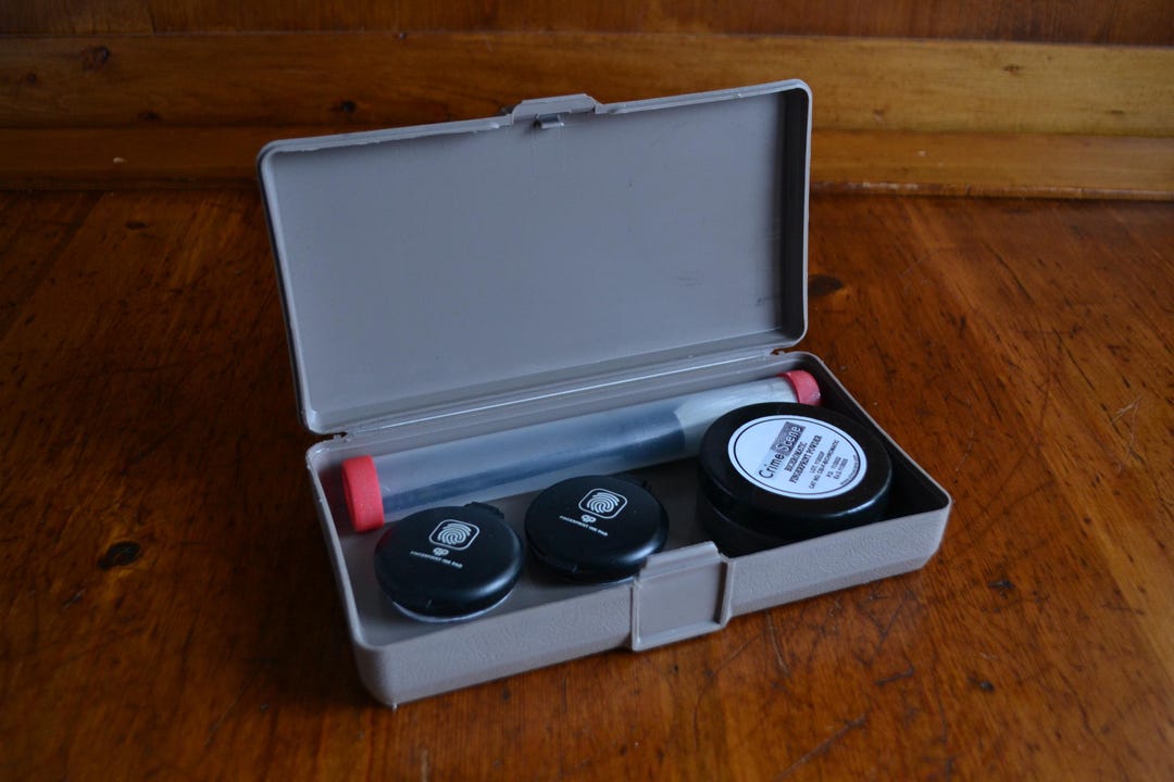 Biochromatic Crime Scene Fingerprint Kit With Powder, Brush, and 2 Ink ...