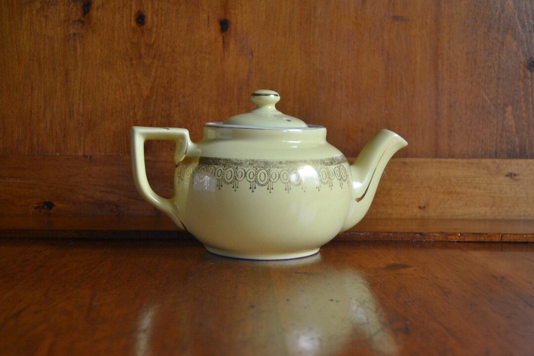 Vintage Hall Teapot in Pristine Condition Made in USA 4 Cup Canary ...