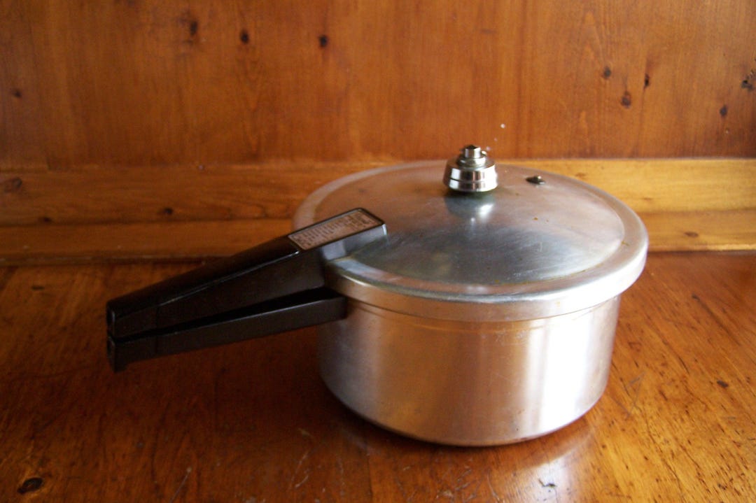 Vintage Presto Model 704 Pressure Cooker 4 Quart With Rack, Good Rubber ...