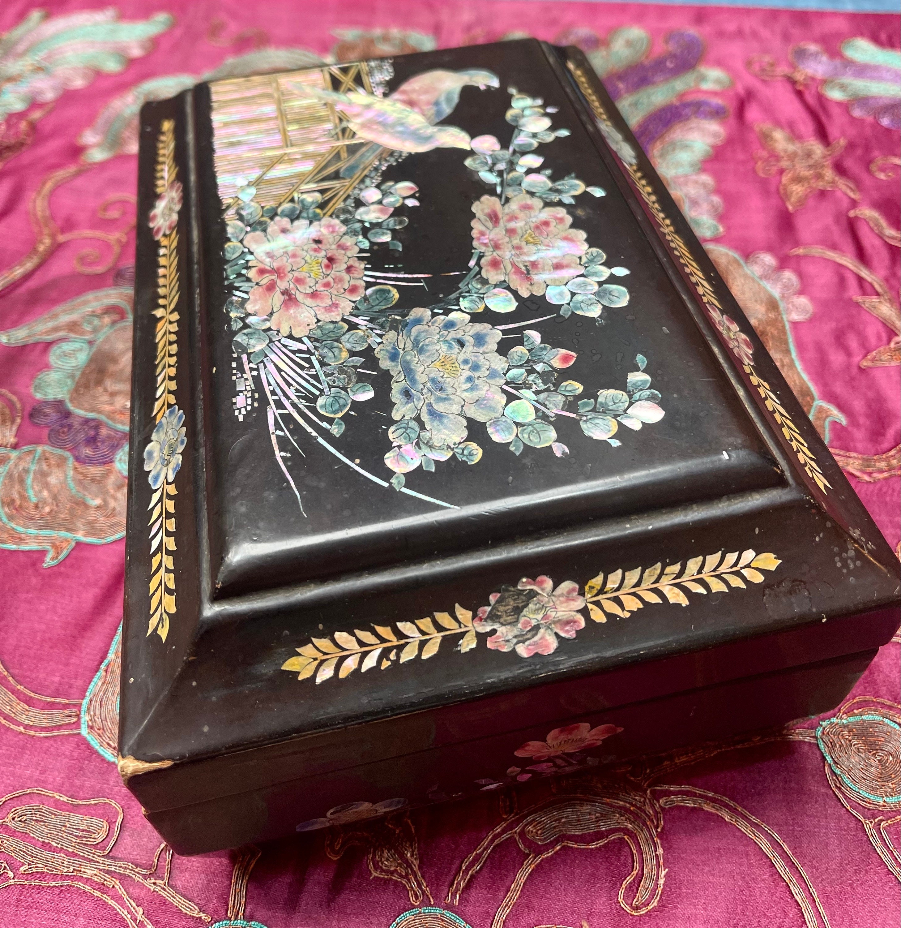 Antique Chinoiserie Box Inlaid Mother or Pearl Laquer Hand Painted ...