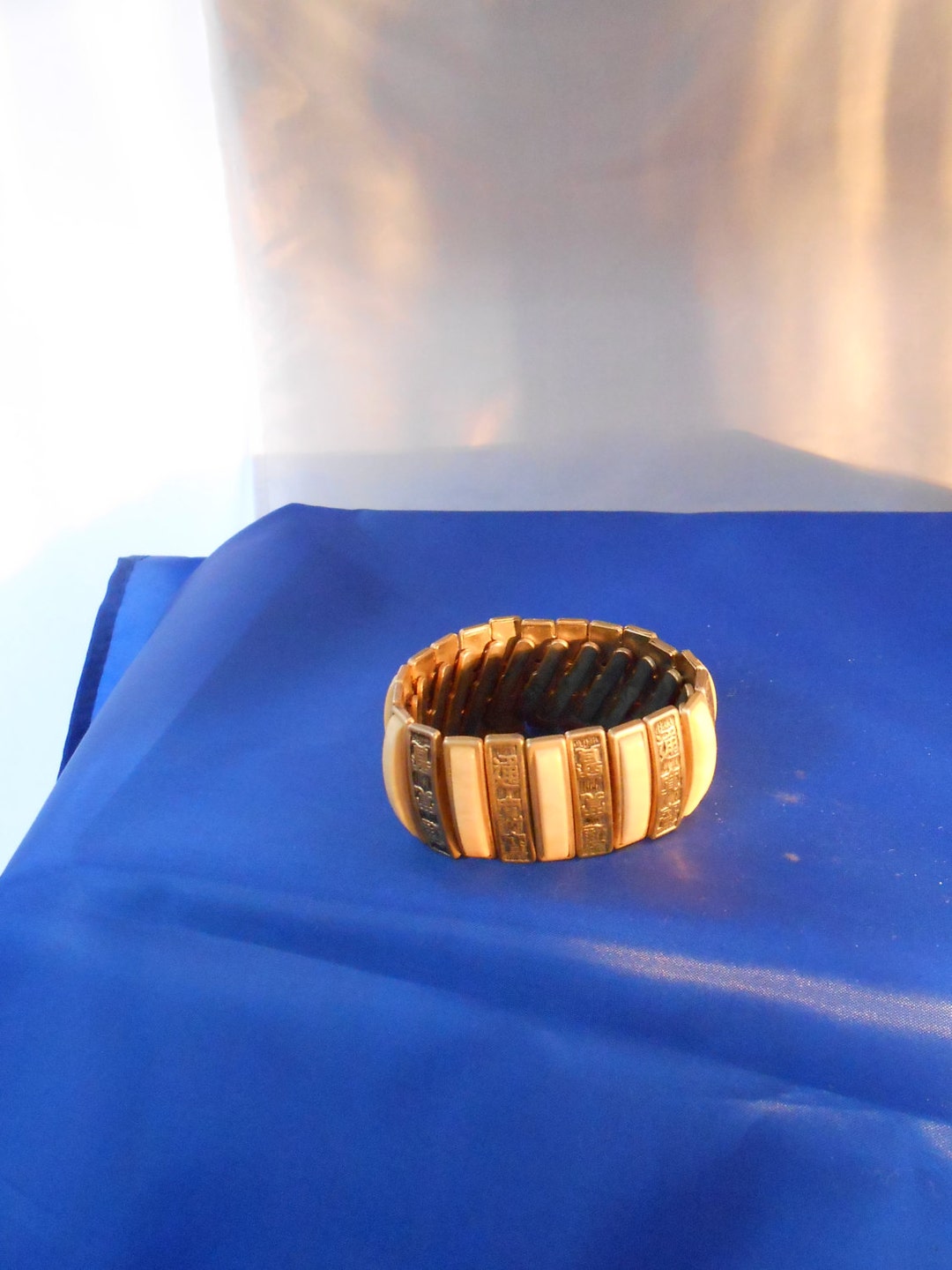 Japanese Themed Ivory Bakelite and Gold-tone Expansion Bracelet - Etsy