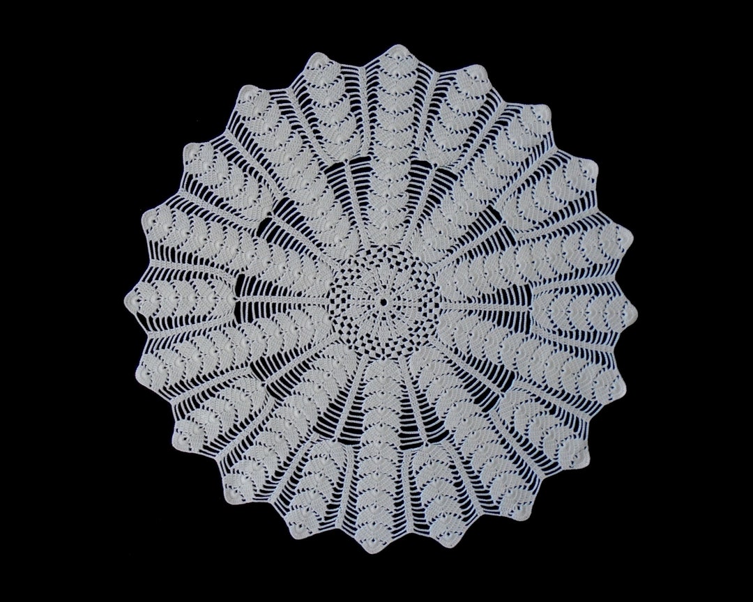 Vintage Hand-crocheted Centerpiece With a Wheat or Thistle Pattern ...