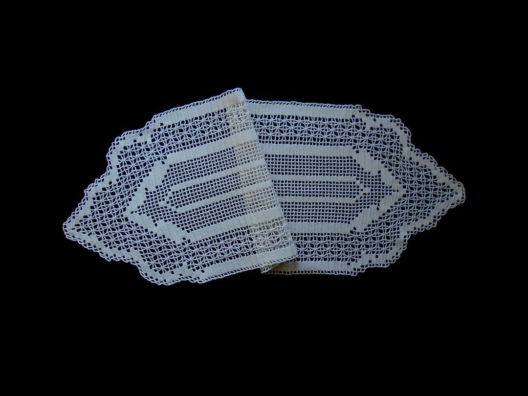 Vintage Handmade Crocheted Table Runner Cream Crocheted Runner With ...