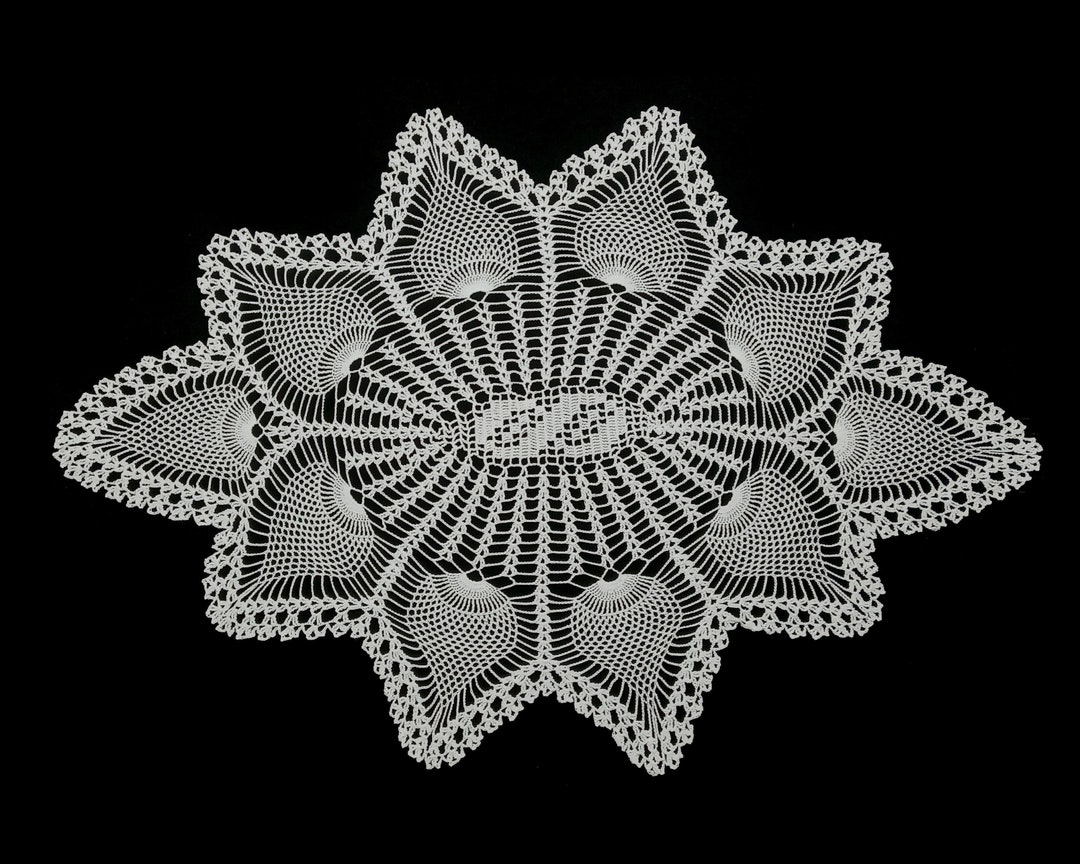 Vintage Handmade Crocheted Centerpiece -- White Hand-crocheted ...