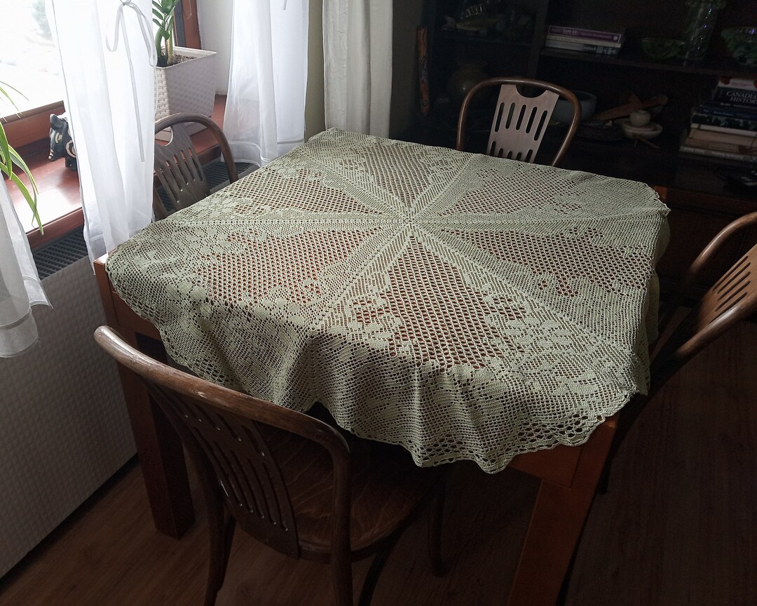 Vintage Hand-crocheted Round Tablecloth Creamy Olive Green Crocheted ...