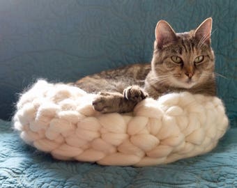 Wool cat bed | Etsy