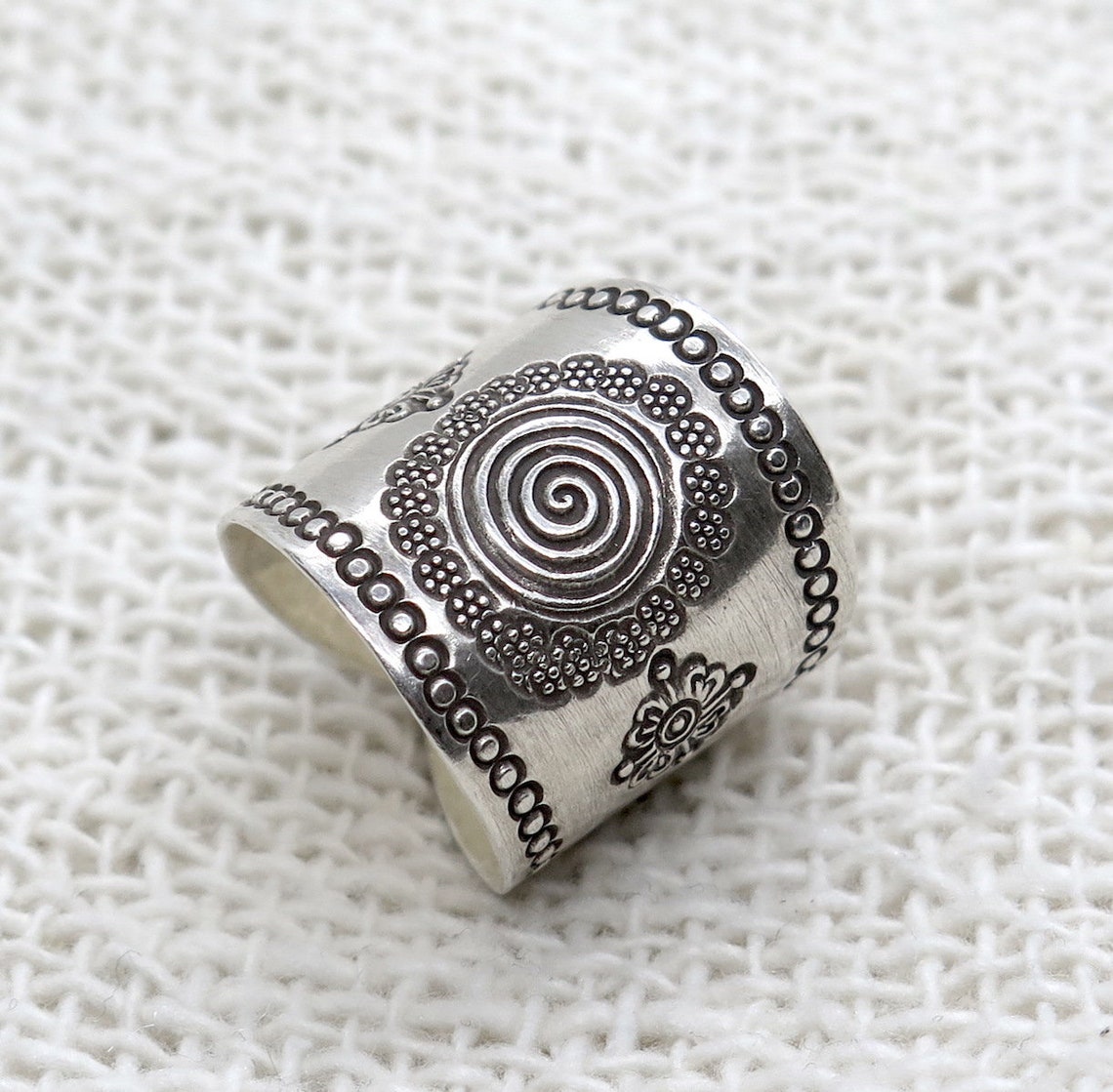 Sterling Silver Boho wide Band Ring with oxidized Spiral | Etsy