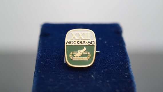 K446 Group of 14 1980 Russian Olympic Pins - Gem