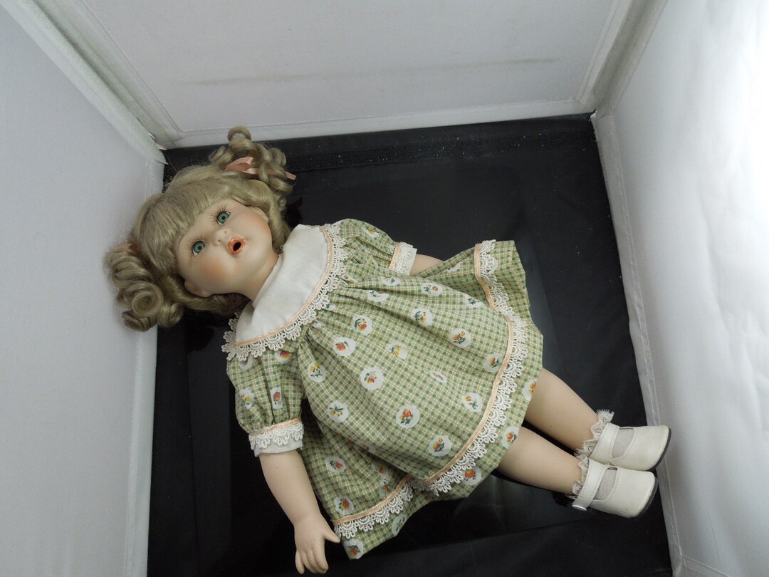 H686 Vintage Doll With Cloth Body Porcelain Head, Hands, Legs and Feet ...