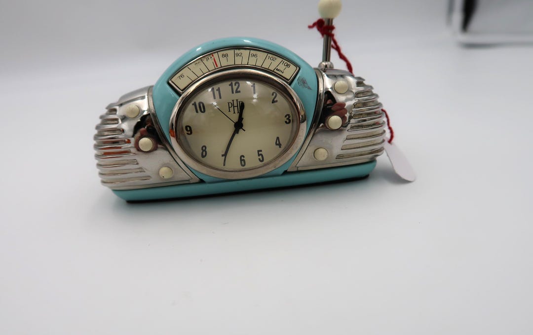 P492 Unique Little Retro Radio Quartz Clock - Etsy
