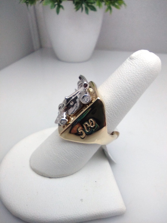 k621 Handsome Men's Indy 500 Ring set in 14kt White a… - Gem