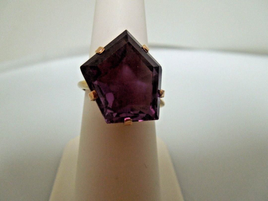 S051 Spinel Pentagonal Shape Gemstone Set in 14kt Yellow Gold Ring Size ...