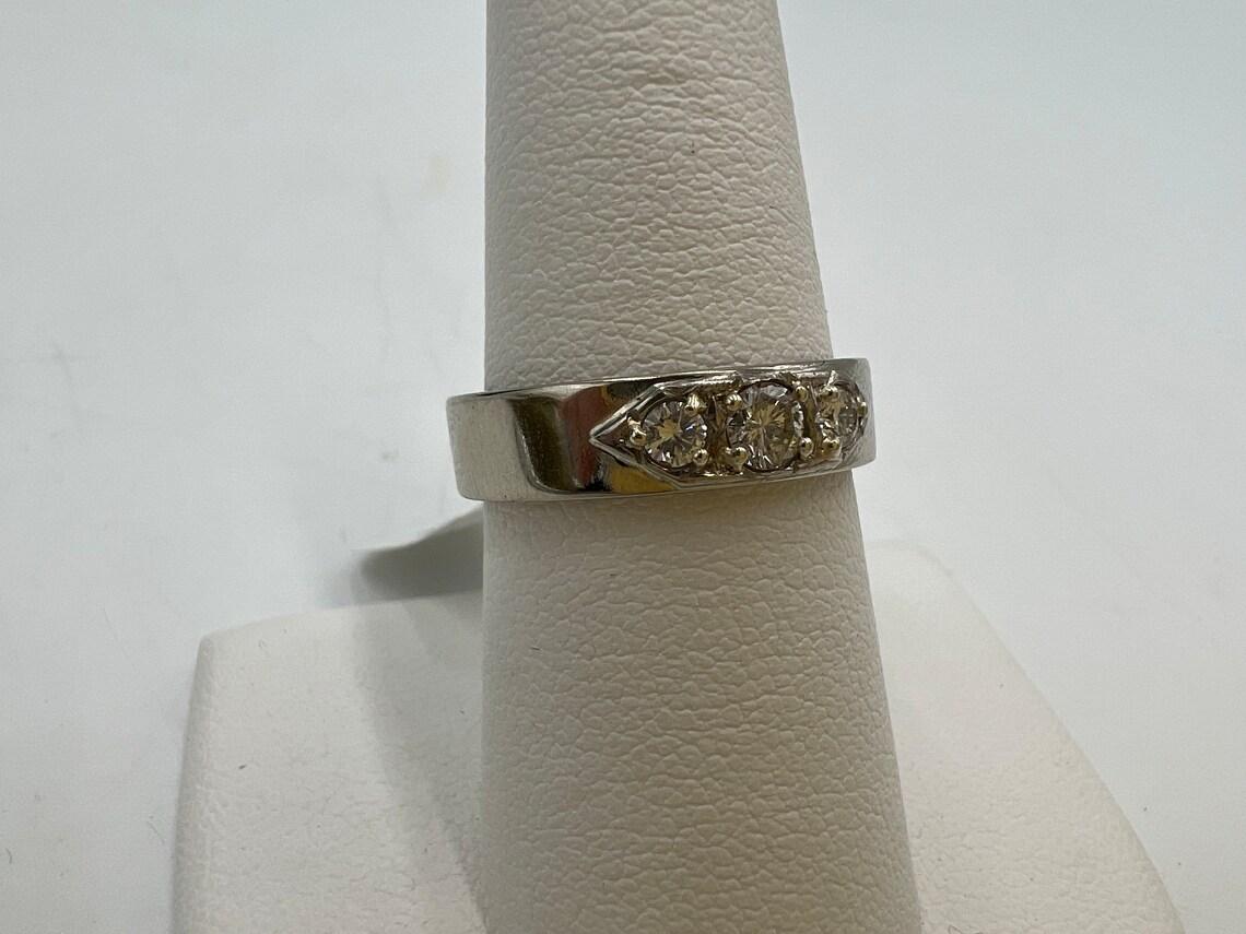 T885 Beautiful 14kt White Gold Diamond Wedding Band - Etsy