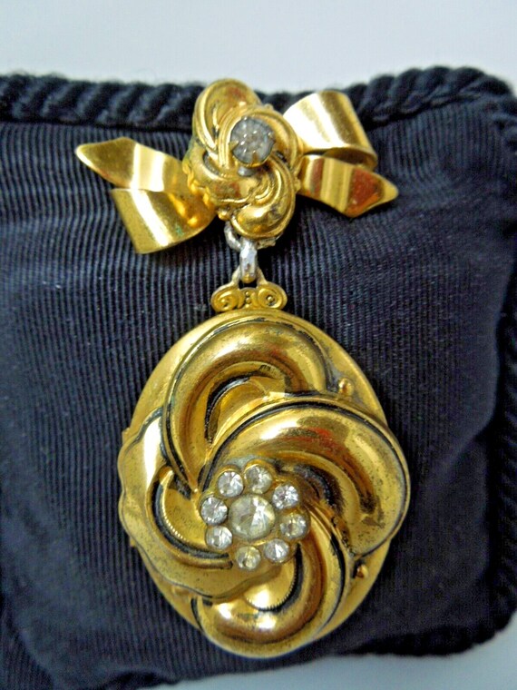 s884 Vintage Large Gold Coro Locket Rhinestones Bow L… - Gem