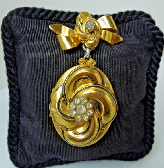 s884 Vintage Large Gold Coro Locket Rhinestones Bow L… - Gem