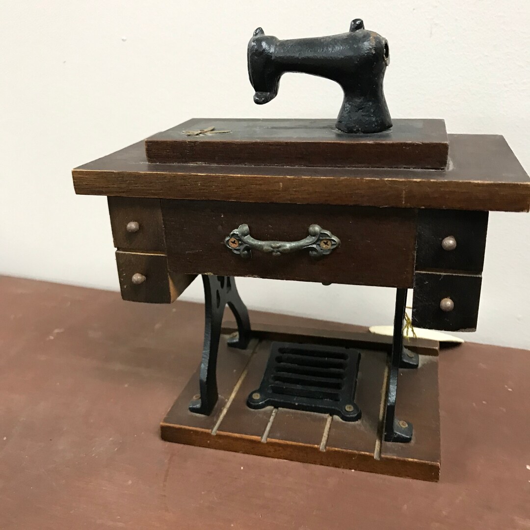 G240 1920s Music Box - Etsy
