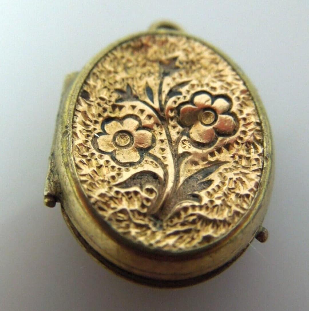 S952 Vintage Gold Filled Oval Photo Etched Locket ( Slightly Dented) - Etsy