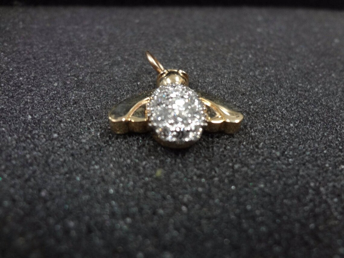A626 Beautiful Vintage 14k Yellow Gold Fly With a Diamond Body Pendant ...