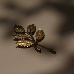 Gold Wedding Boutonniere Groom Gold Leaf Lapel Pin Groomsmen Buttonhole ...
