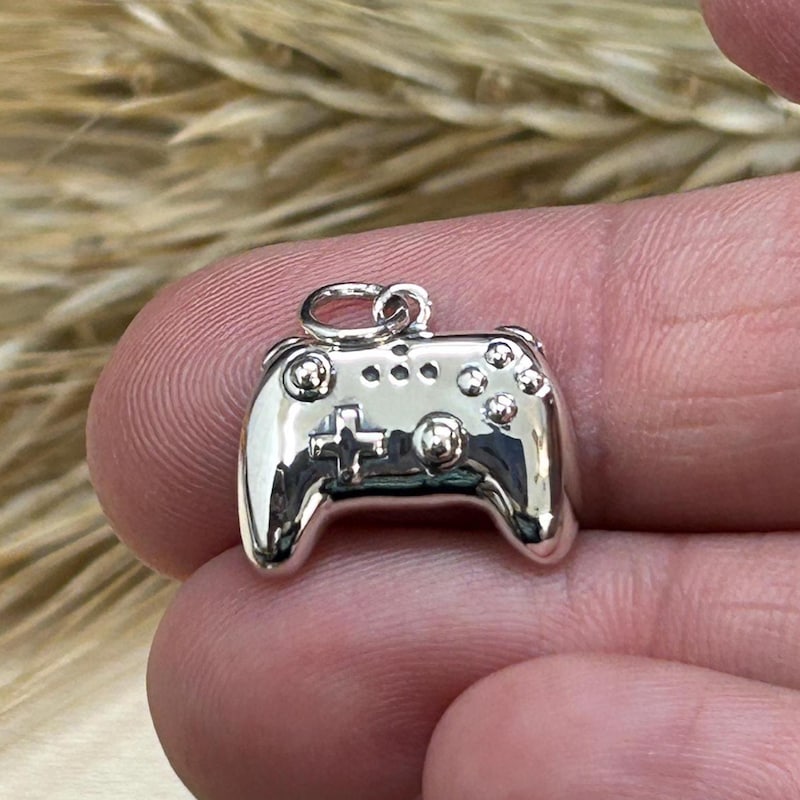 Controller Necklace - Etsy