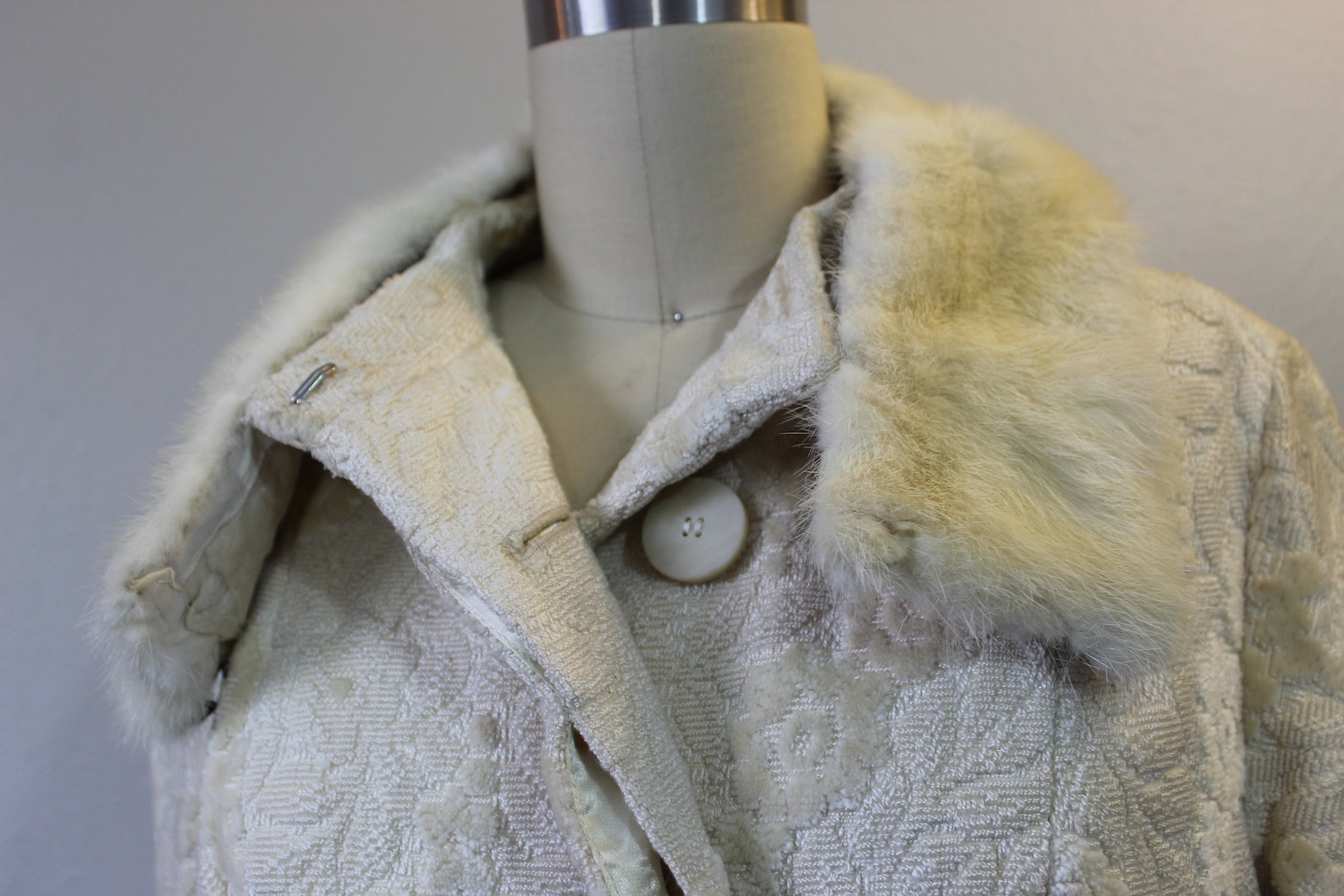Vintage 1950s 60's Ivory Ermine Mink Fur Collar SF California Tapestry ...