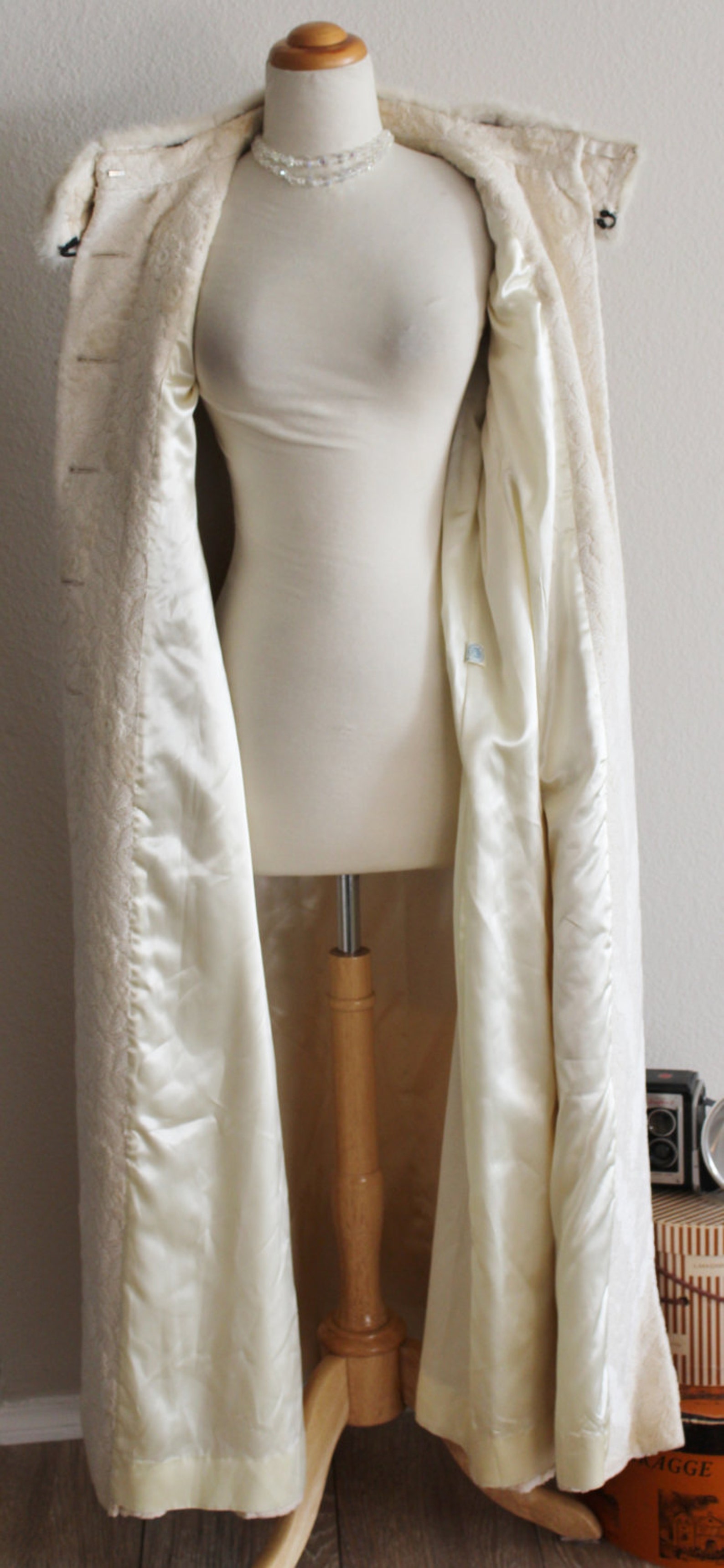 Vintage 1950s 60's Ivory Ermine Mink Fur Collar SF California Tapestry ...
