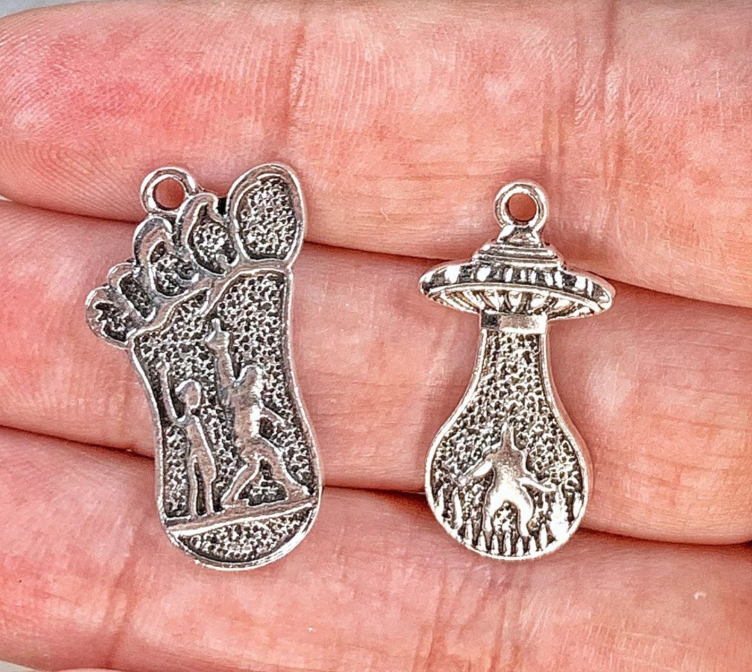 8 Bigfoot UFO Abduction Charms, Alien Sasquatch Cryptid Mix, Middle ...