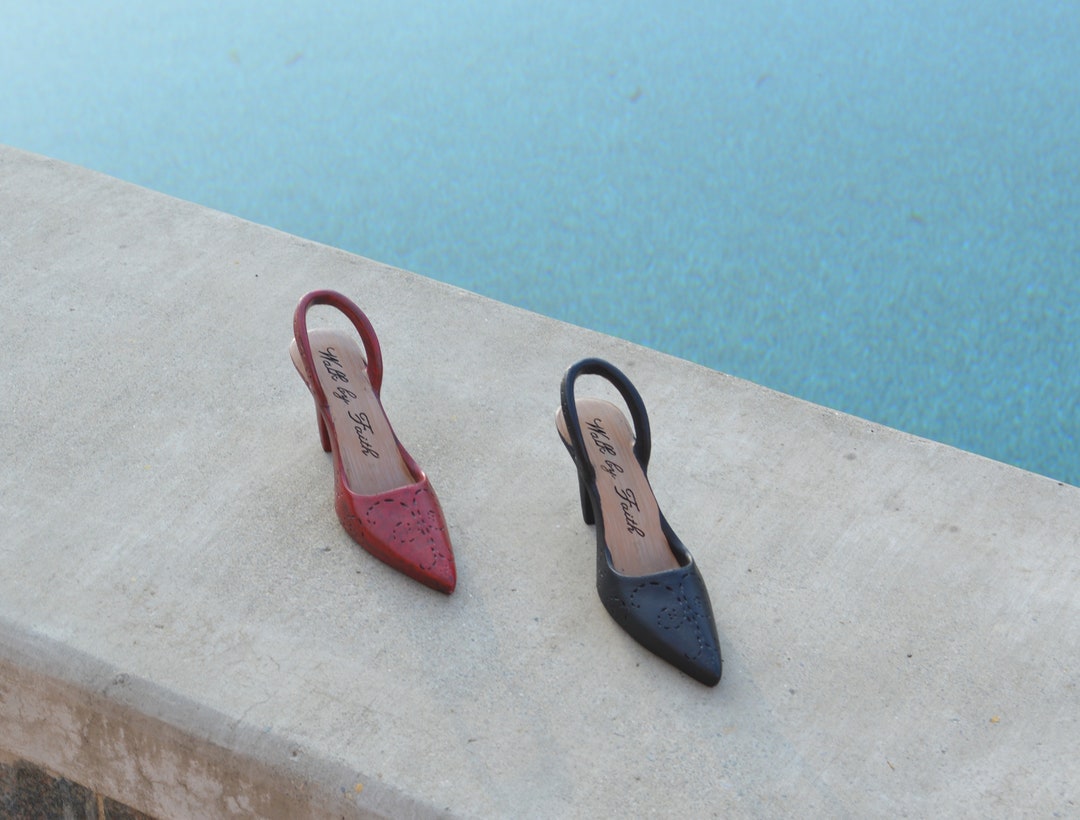 Walk by Faith Shoe Shelf Sitter Decor, Religious, Bible Verse ...