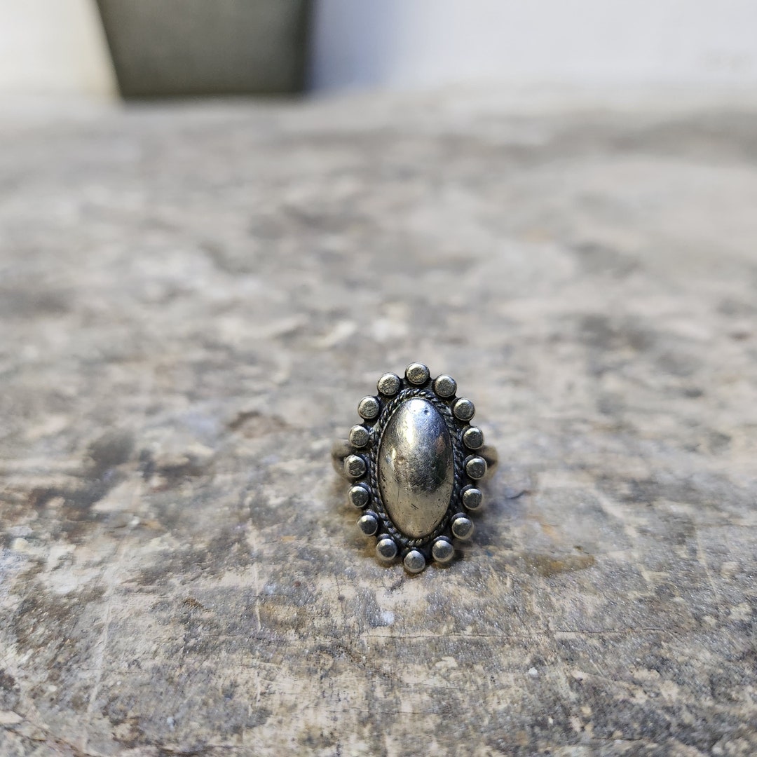 Vintage Southwestern Size 5.5 Sterling Silver Ring - Etsy