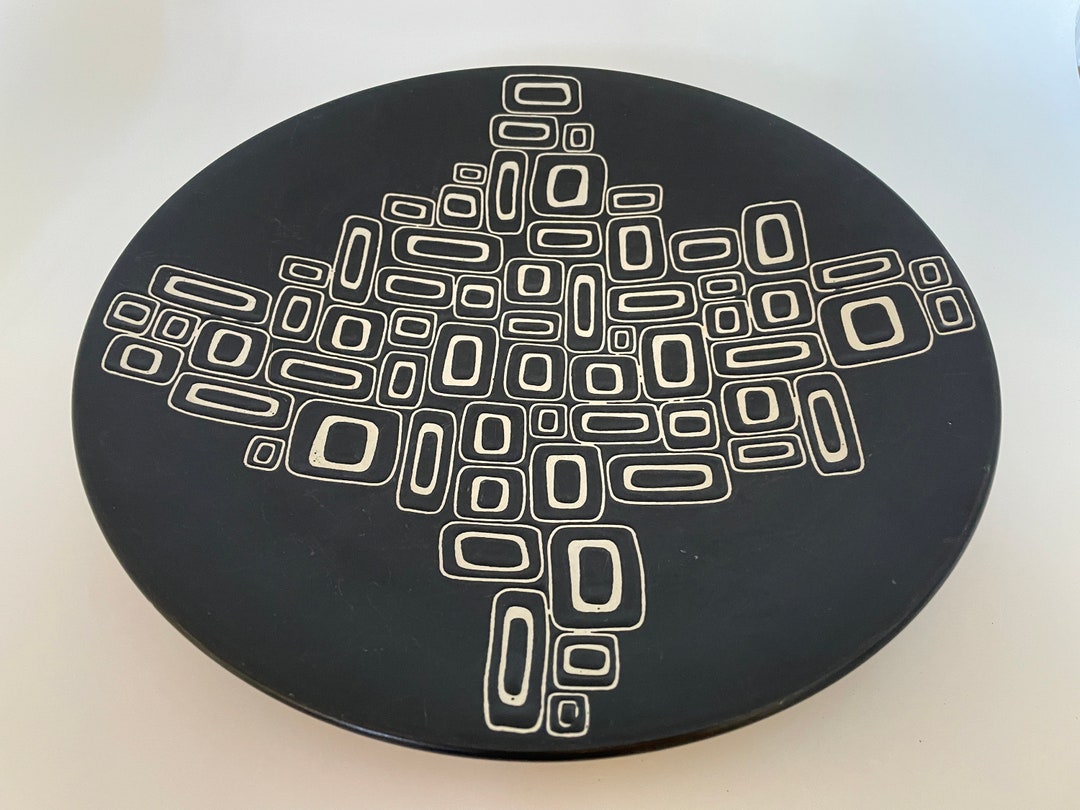 Geometric Plate Black and White Mod Design, Conrad Tabletops Lifestyles ...