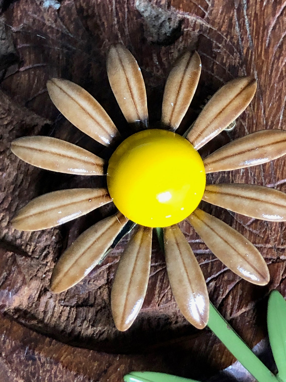 Vintage daisy pin. Vintage jewelry // flower pin // metal & | Etsy