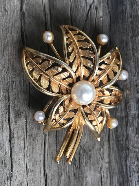 Lisner Gold-tone Pearl Floral Leaf Brooch (B-2) - Etsy