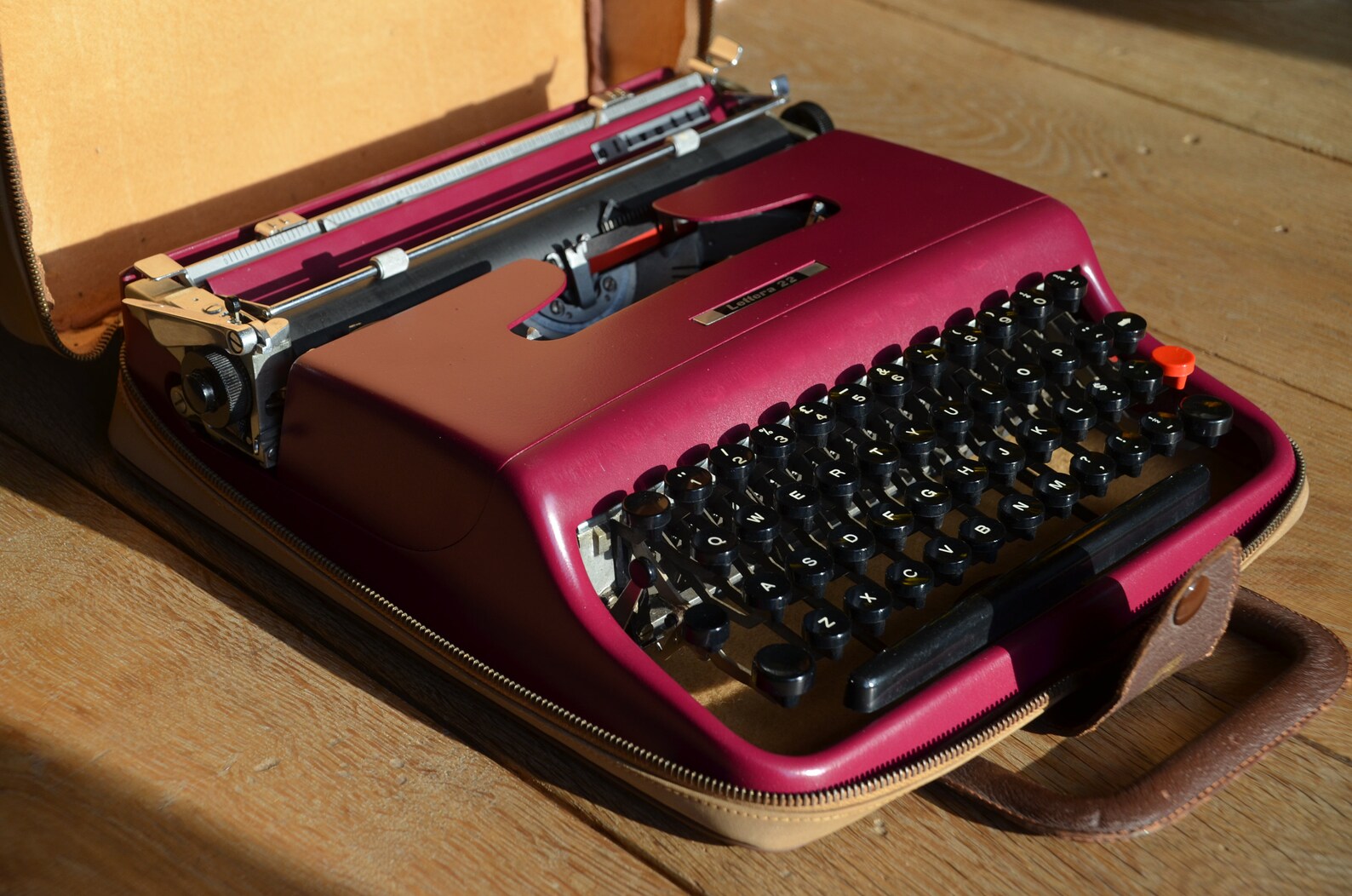 CUSTOM MADE Typewriter 1950's Red/pink Olivetti Lettera 22 Fully ...