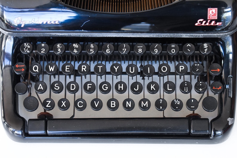 PERFECTLY WORKING Typewriter - Black Optima Elite - Professionally ...