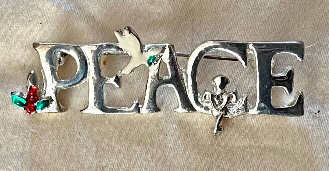 Vintage Peace Christmas Pin Brooch Silvertone With Angel Dove Holly ...