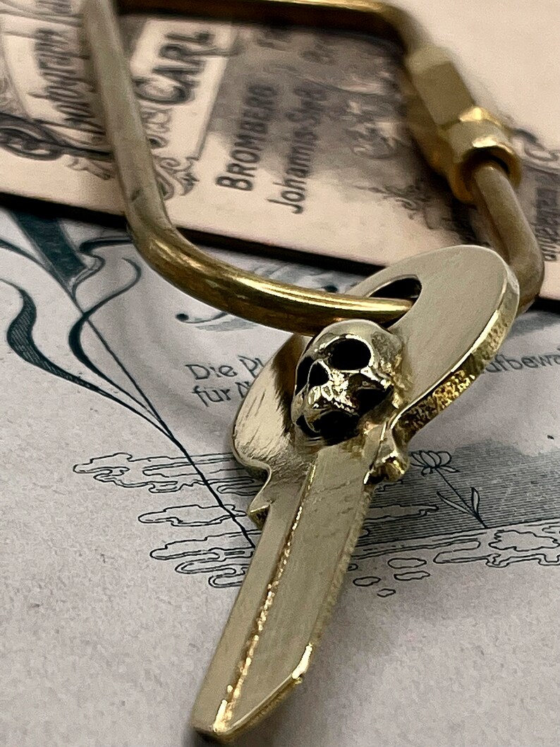 Gothic Skull Key Chain, Dark Geometric Skull Biker Key Chain, Metal Key ...