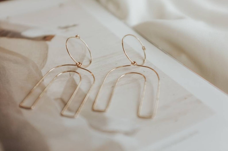 Santa Monica Minimal Arch Earrings // 14k Gold Fill or - Etsy